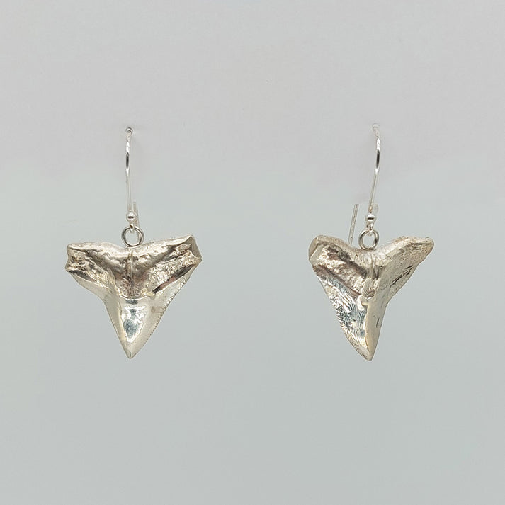Niho Mako Earrings - Silver – shop.dowse